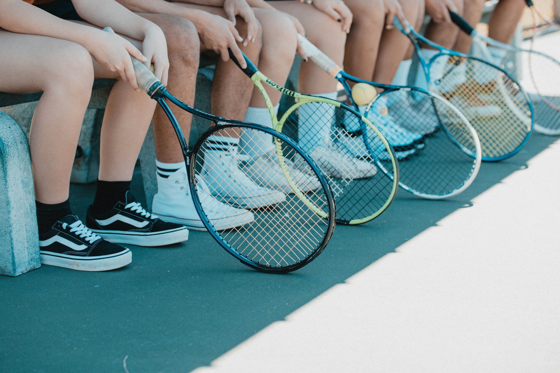5 Tips Bermain Tenis Lapangan, Peralatan hingga Tekniknya